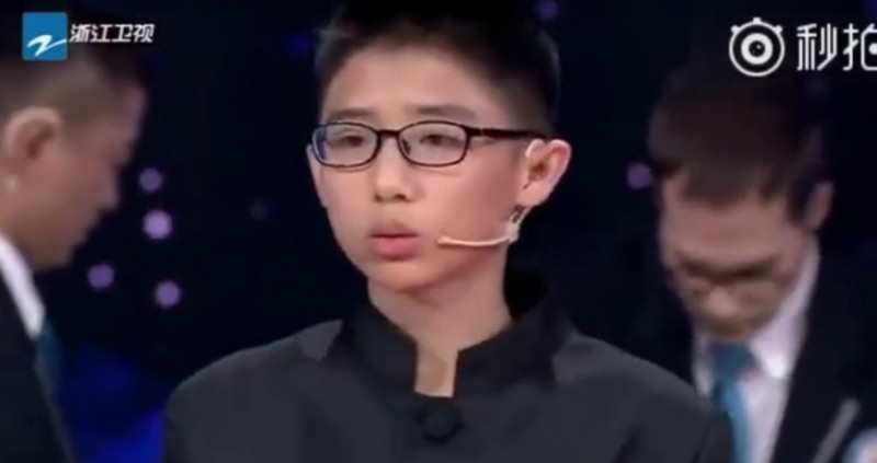 Que Jianyu, bate recorde com 3 cubos Mágicos - Serviços da Internet